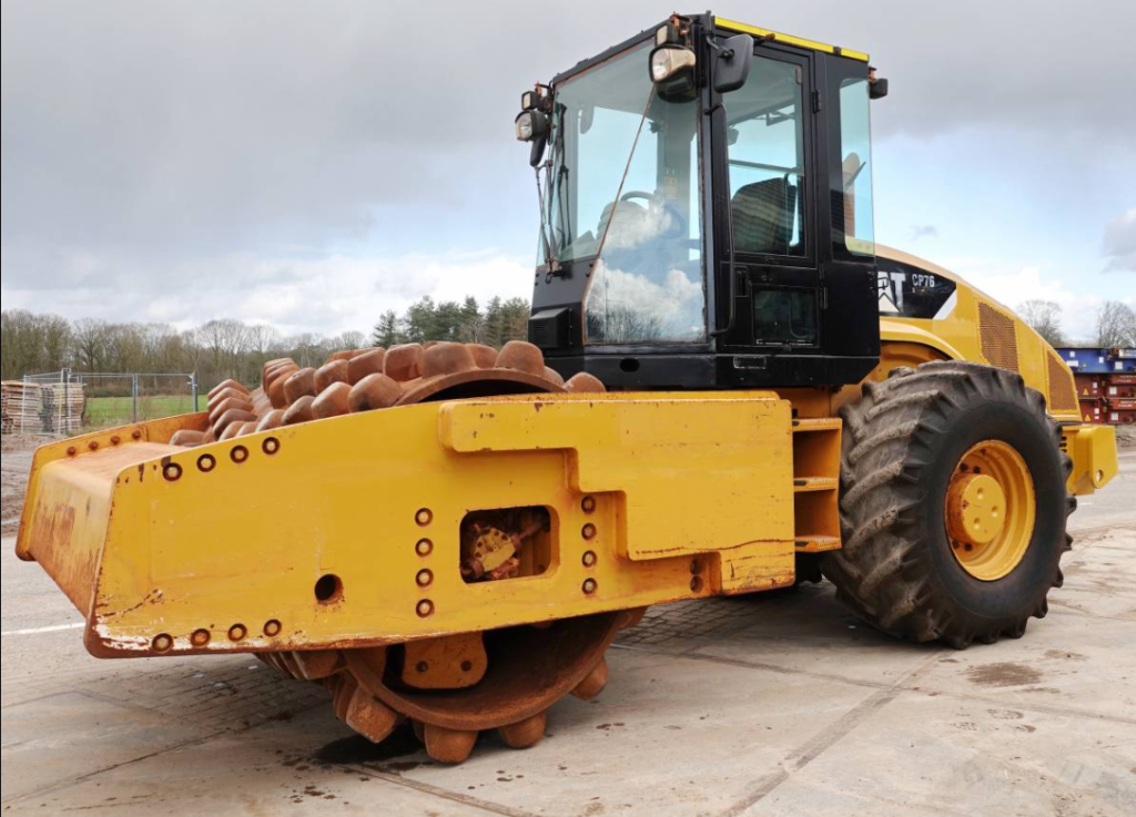 Manual de Operação e Manutenção Rolo Compactador Caterpillar